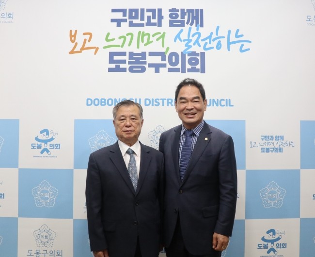 시사프리신문 도봉구의회 박진식 의장 ‘도봉서원 신임 이승창 원장과 면담